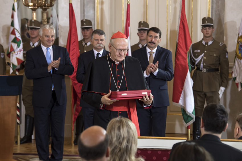 Augusztus 20. – Erdő Péter és Vásáry Tamás vehette át a Szent István ...